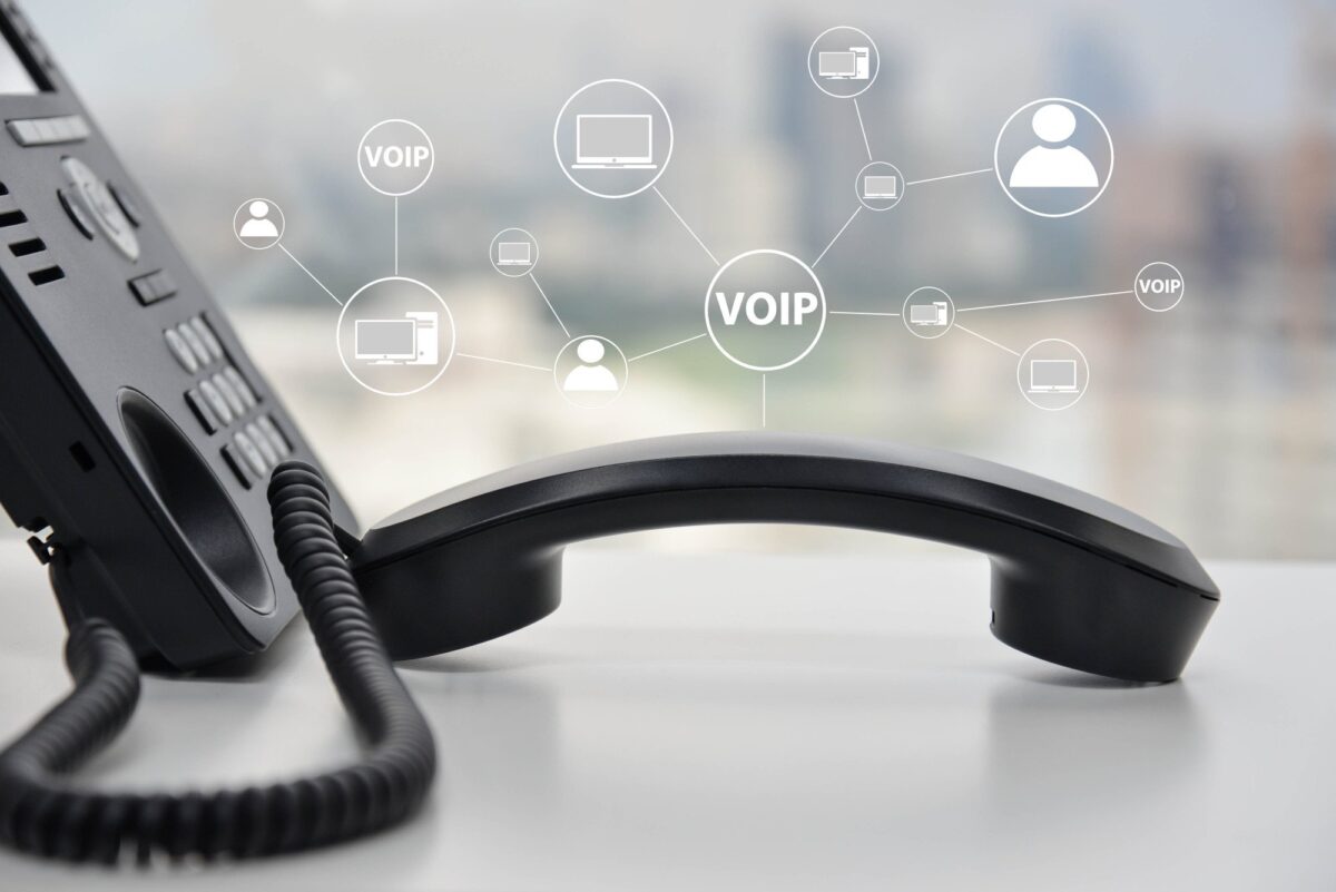 How to Manage Remote Teams With a VoIP Hosted Telephone System